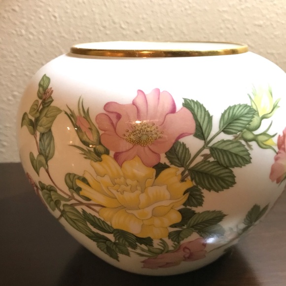 Wedgwood | Accents | Wedgwood Bone China Horticultural Society Vase ...